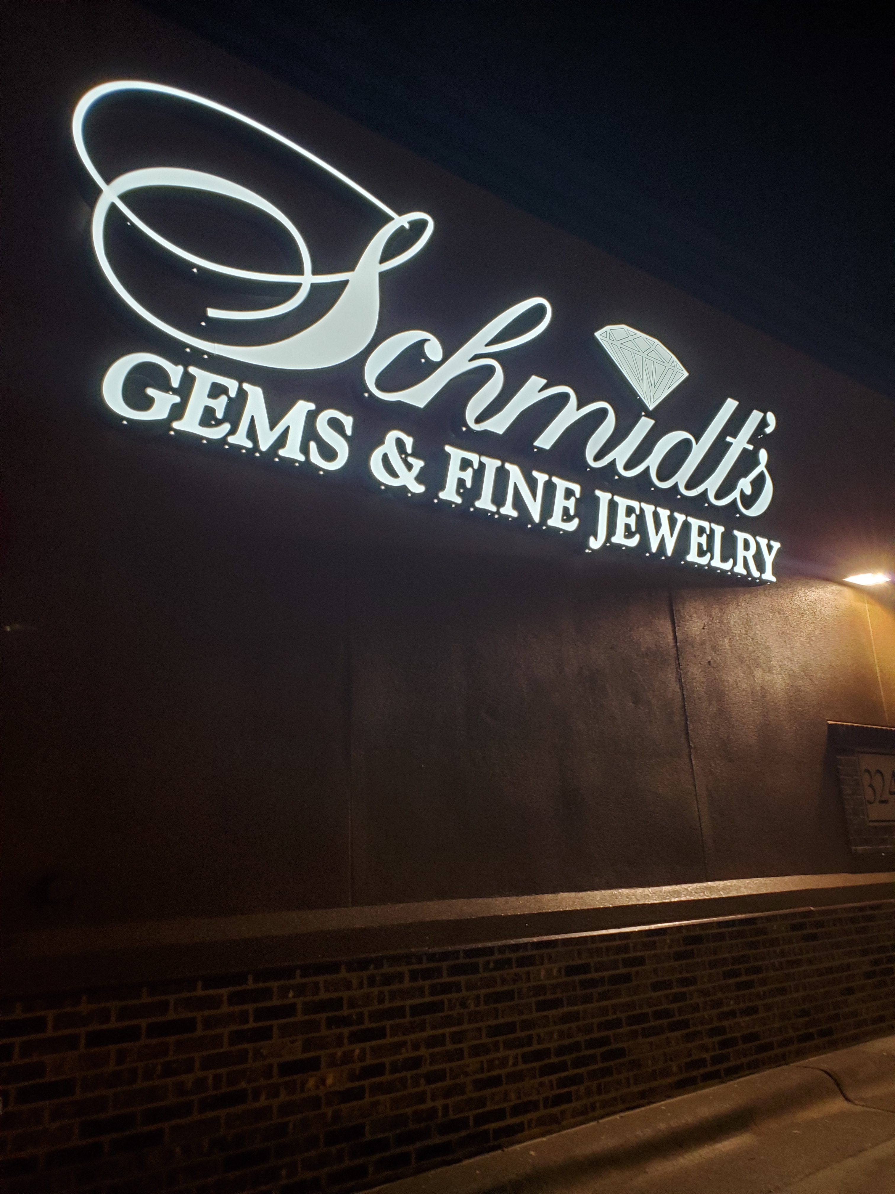 Schmidt’s Gems and Fine Jewelry – LED Lit Signage – Hofer Signs